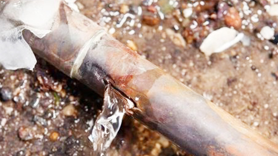 How to Weld a Leaking Water Pipe Without Making It Worse